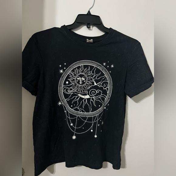 Tops | Graphic Tee | Poshmark